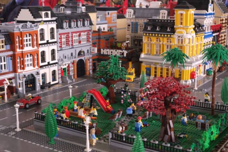 LEGO: la maxi mostra con intere città, monumenti antichi e mondi leggendari